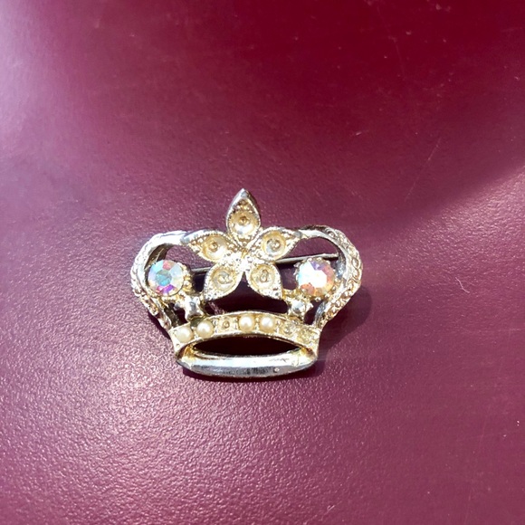 Jewelry | Crown Pin | Poshmark